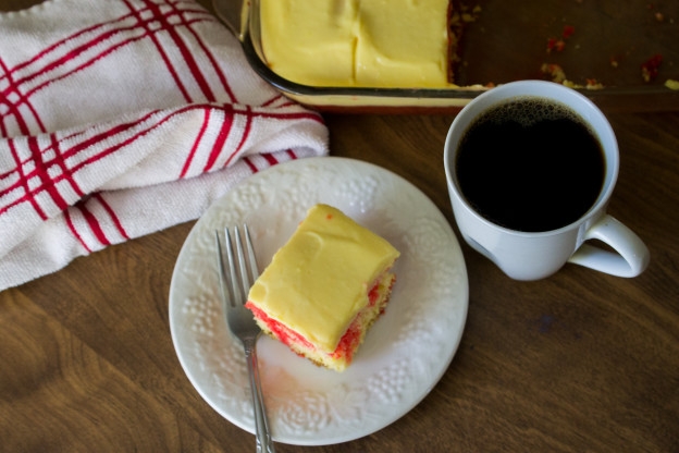 Easy Jello Pudding Cake Recipe for your Easter party! - A Ranch Mom